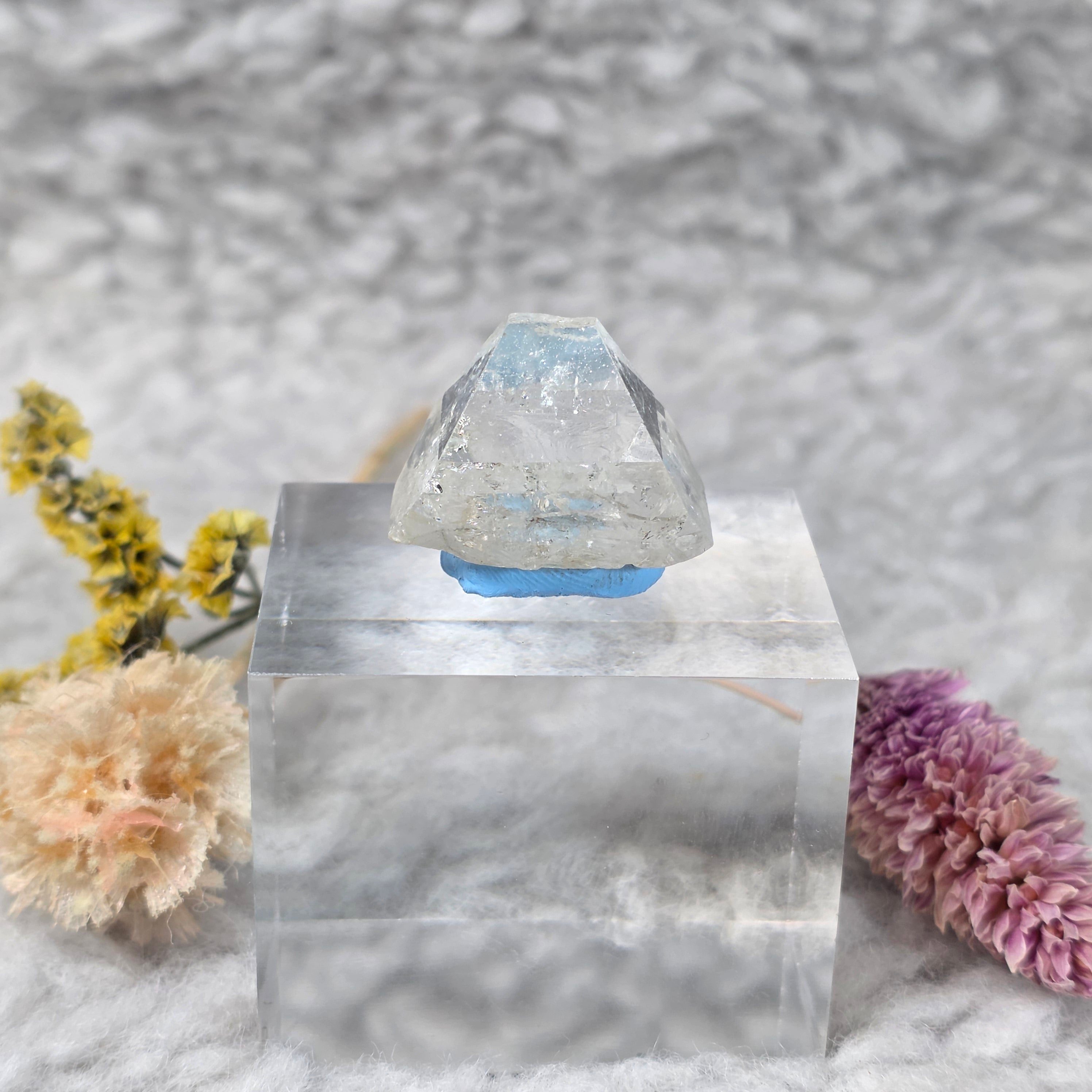 Apophyllite Pyramid Pointer Specimen – Clarity & Light Energy – Living ...